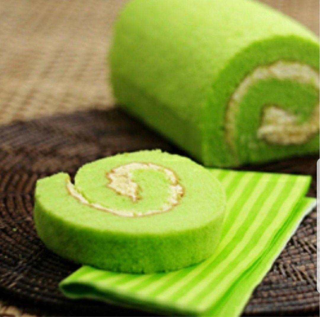 新加坡班蘭芝士瑞士卷蛋糕 Bengawan Solo Pandan Cheese cake, 嘢食 & 嘢飲, 新鮮食品 - Carousell