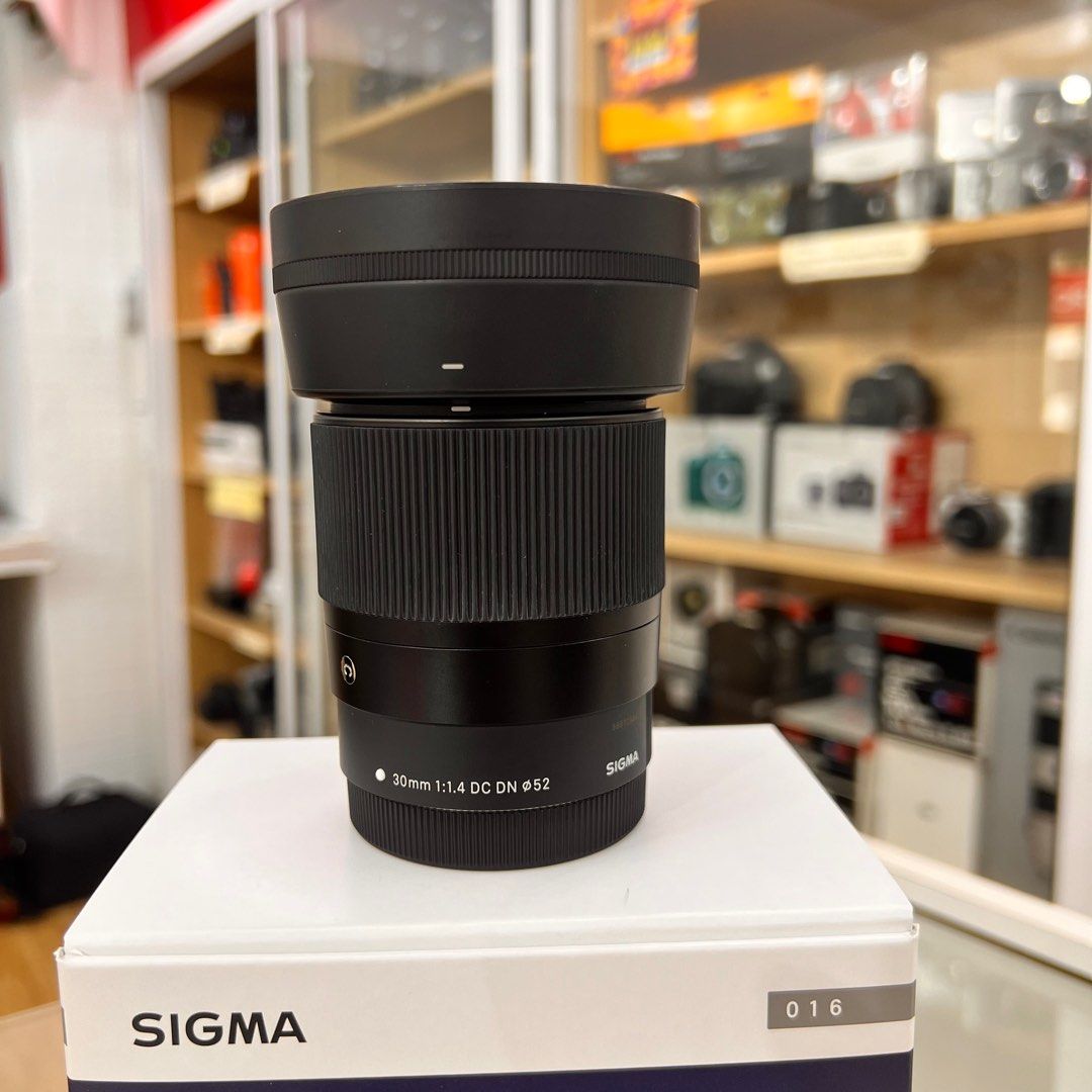 SIGMA EF-M 30MM F1.4 DC DN 99% LIKE NEW FULL SET, Photography, Lens ...