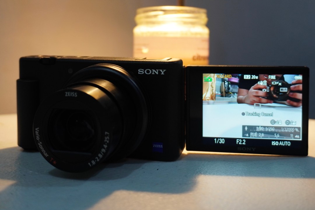 SONY ZV-1 Compact Mirrorless Digital Camera with Flip Screen - CAMERA ...