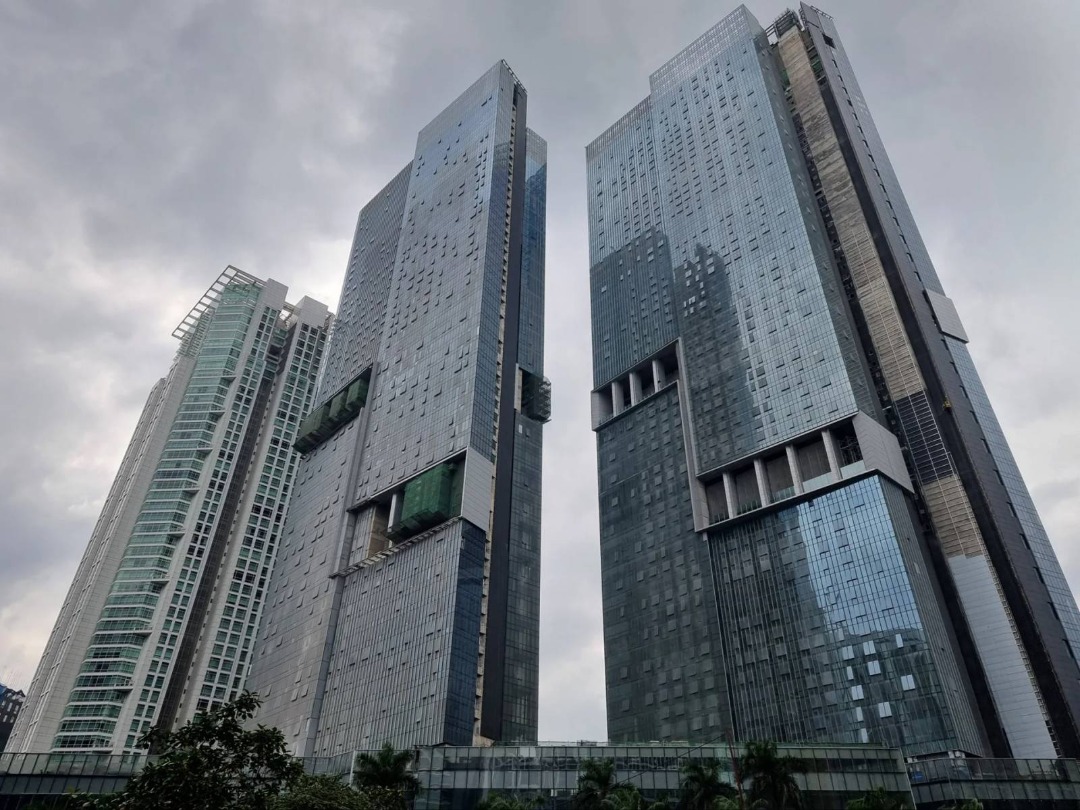 . PARK CENTRAL TOWERS SOUTH TOWER, 2BR GALLERY VILLA Makati Ave AYala ave paseo de roxas ...