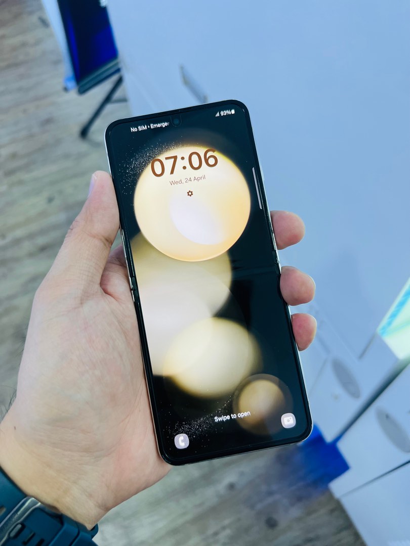 Galaxy Z Flip 5 256GB Cream, Mobile Phones & Gadgets, Mobile Phones, Android Phones, Samsung on ...