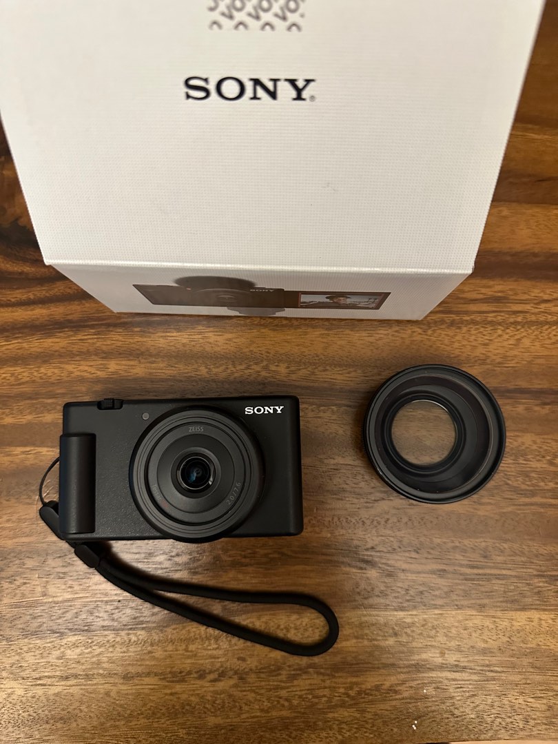 LIKE NEW - SONY ZV1F, Photography, Cameras on Carousell