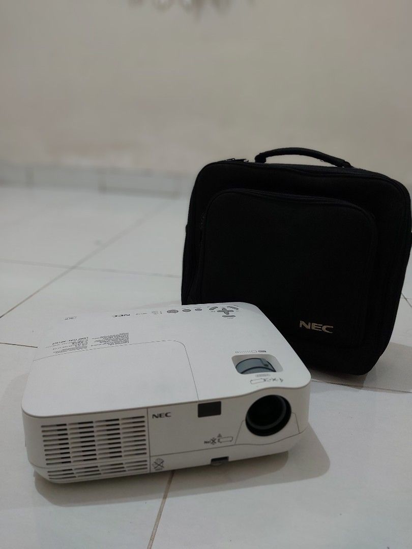 PROYEKTOR PROJECTOR NEC NP110, Elektronik, Bagian Komputer & Aksesoris ...