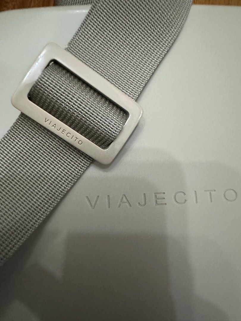 [with freebie] Viajecito XL fog splashkit WITH strap, Women's Fashion ...