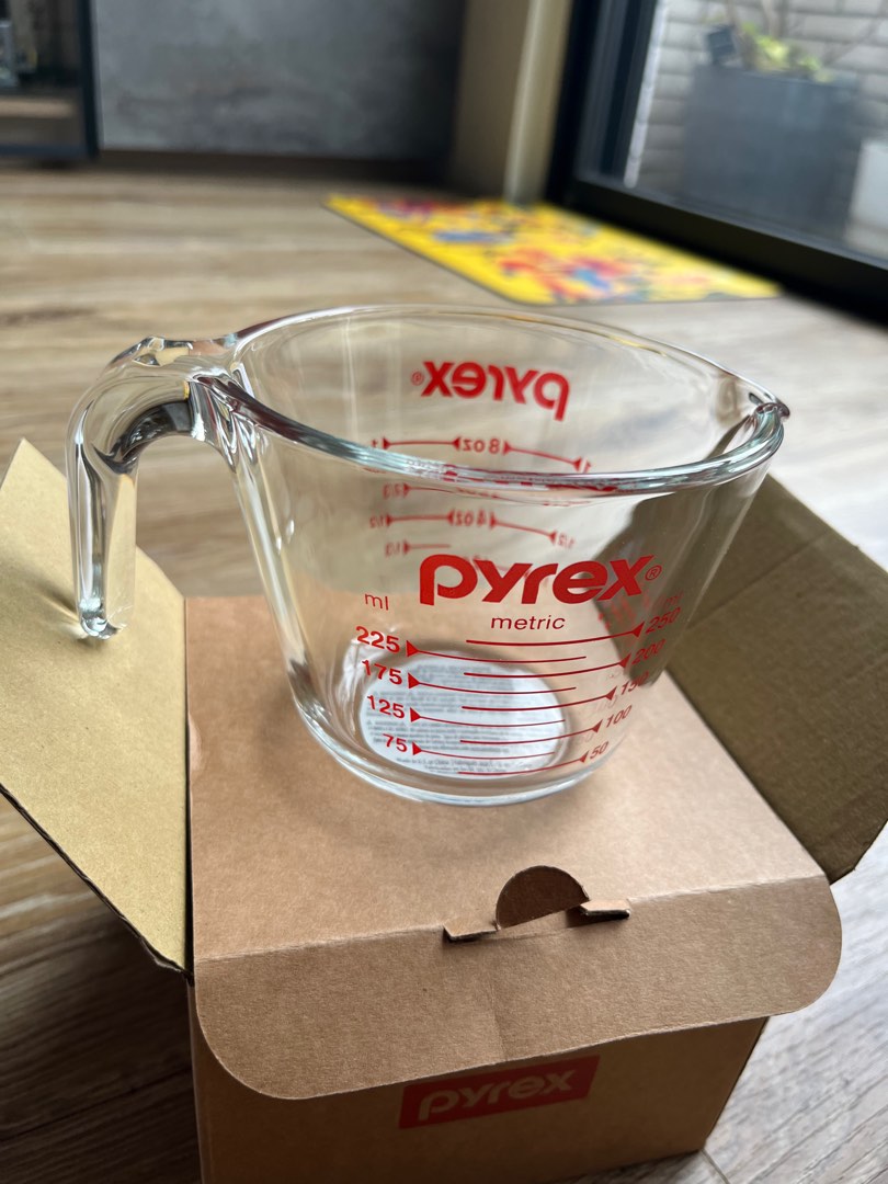 美國康寧 Pyrex 百麗玻璃量杯 250ml, 家具及居家用品, 廚具和餐具, 水杯、水壺在旋轉拍賣