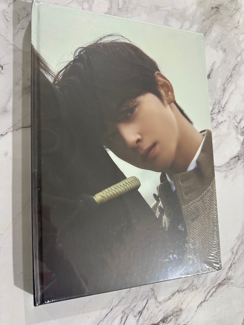 Astro CHA EUNWOO (ASTRO) 2023 OFFICIAL PHOTOBOOK in LA, Hobbies & Toys ...