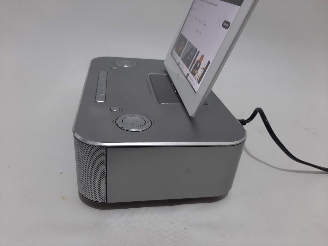 Philips Speaker Dock, Audio, Portable Music Players on Carousell