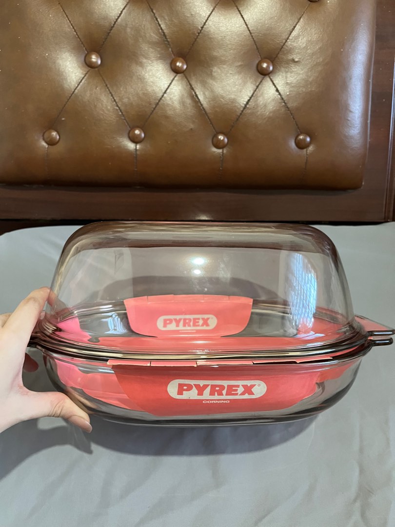 PYREX Chicken roaster with lid , Furniture & Home Living, Kitchenware ...