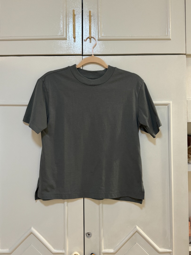 Uniqlo Dark Grey Top, Women's Fashion, Tops, Shirts on Carousell