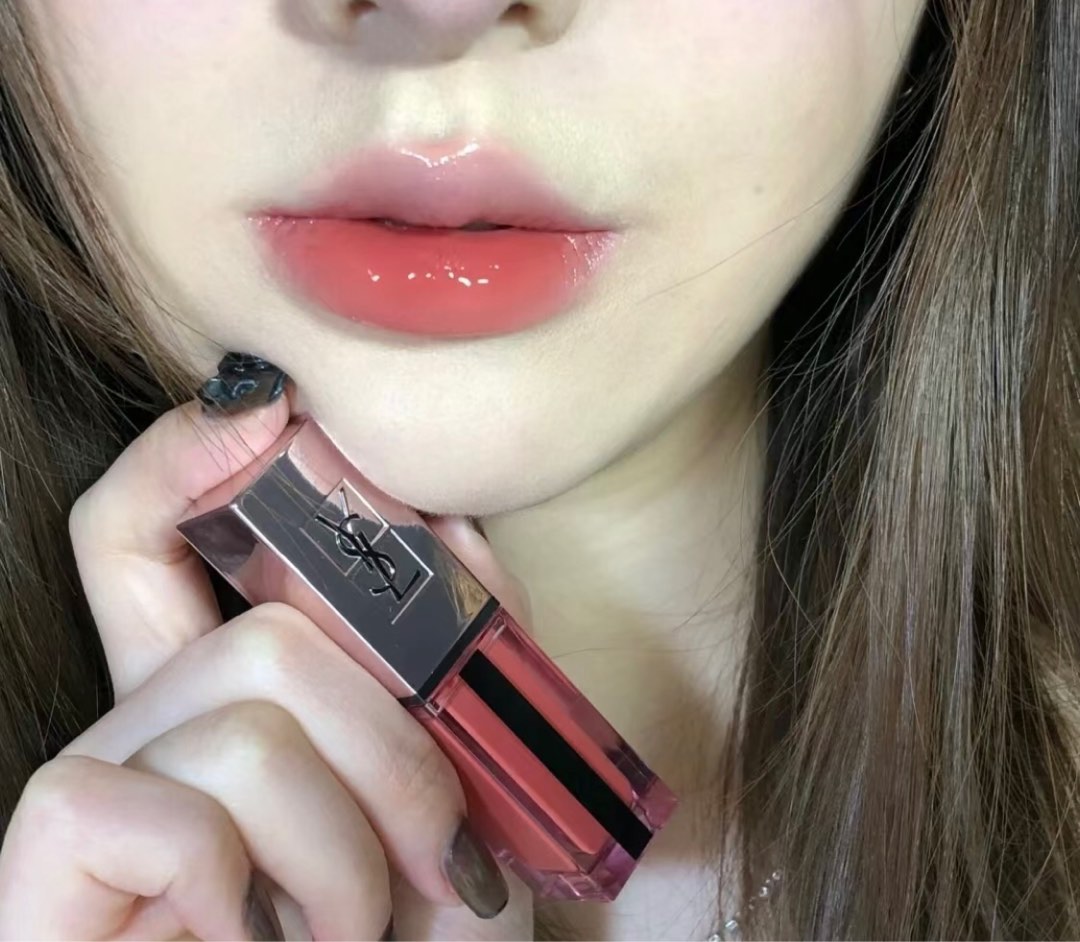 YSL 聖羅蘭 唇釉 色號203 杏仁蜜桃色, 香水、美妝、保養, 唇部彩妝、保養在旋轉拍賣