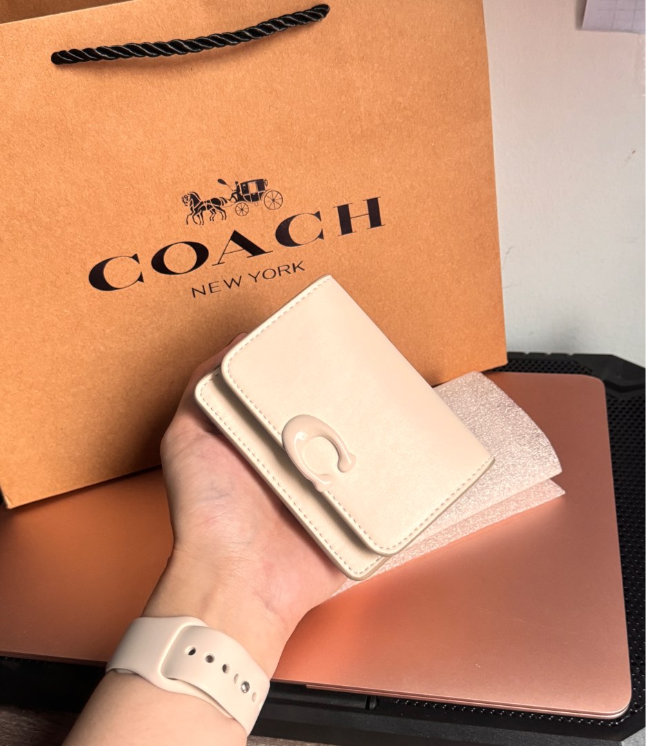 Brandnew Coach Bandit Card Case, Luxury, Bags & Wallets on Carousell