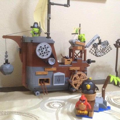 The Angry Birds Movie-Lego 75825 piggy pirate ship + Lego 75822 piggy ...