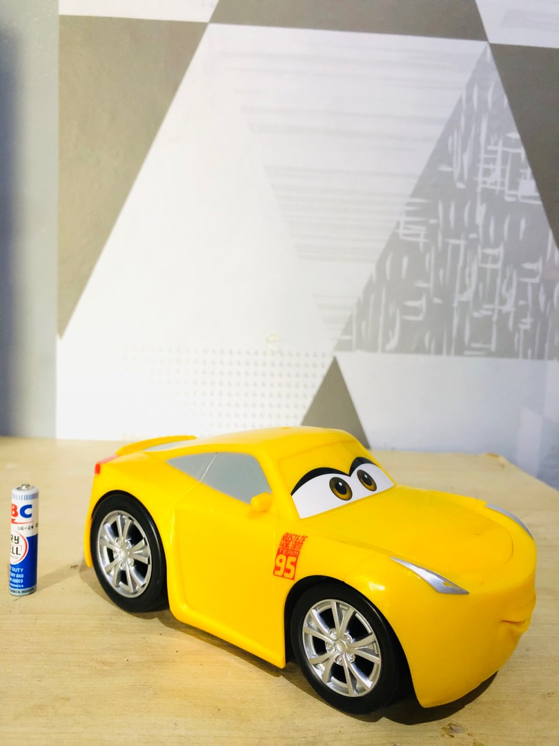 mainan mobil Cars Disney Pixar Cars 3 Funny Tallking Cruz Ramirez ...