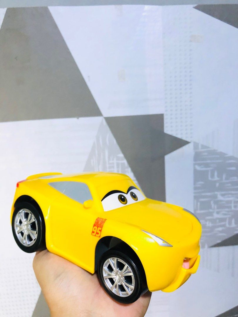 mainan mobil Cars Disney Pixar Cars 3 Funny Tallking Cruz Ramirez ...