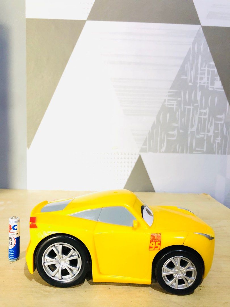 mainan mobil Cars Disney Pixar Cars 3 Funny Tallking Cruz Ramirez ...