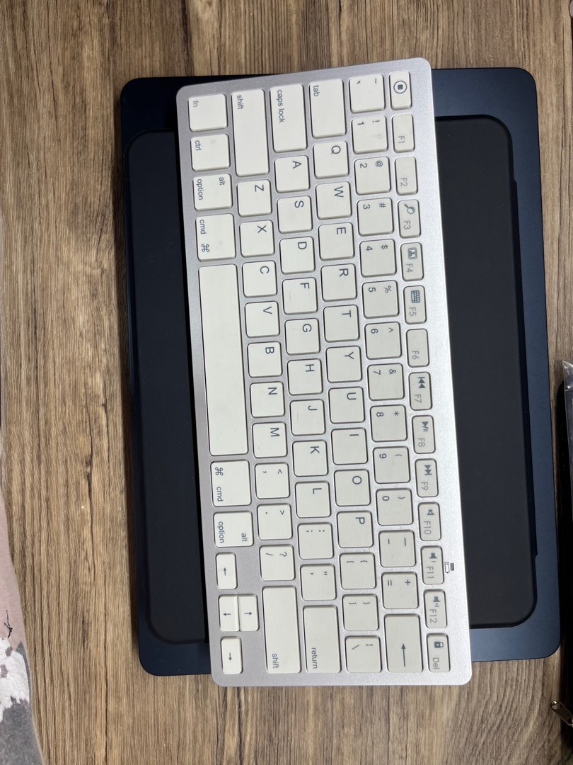 Miniso Bluetooth Keyboard Computers And Tech Parts And Accessories Computer Keyboard On Carousell