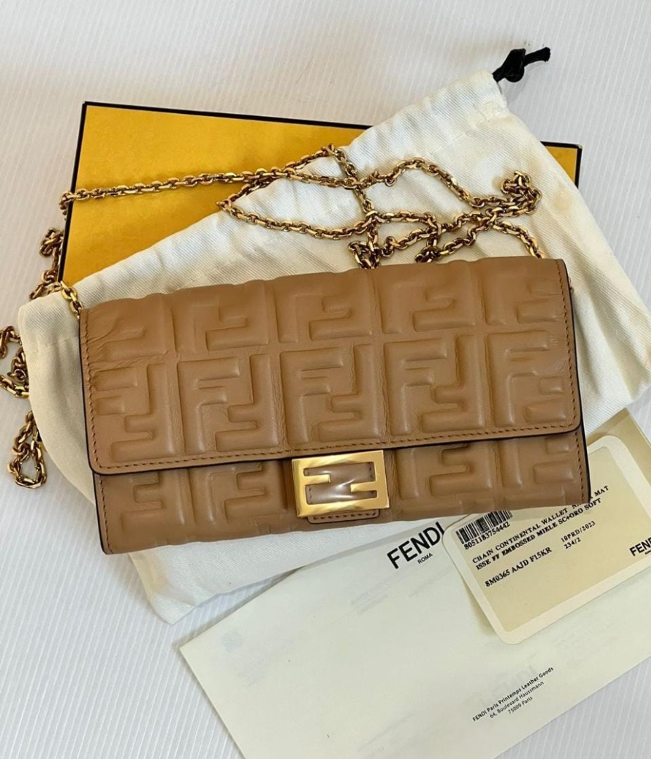 NBU 2023 FENDI FF WOC Over Logo Miele SC+Oro with removable chain strap ...