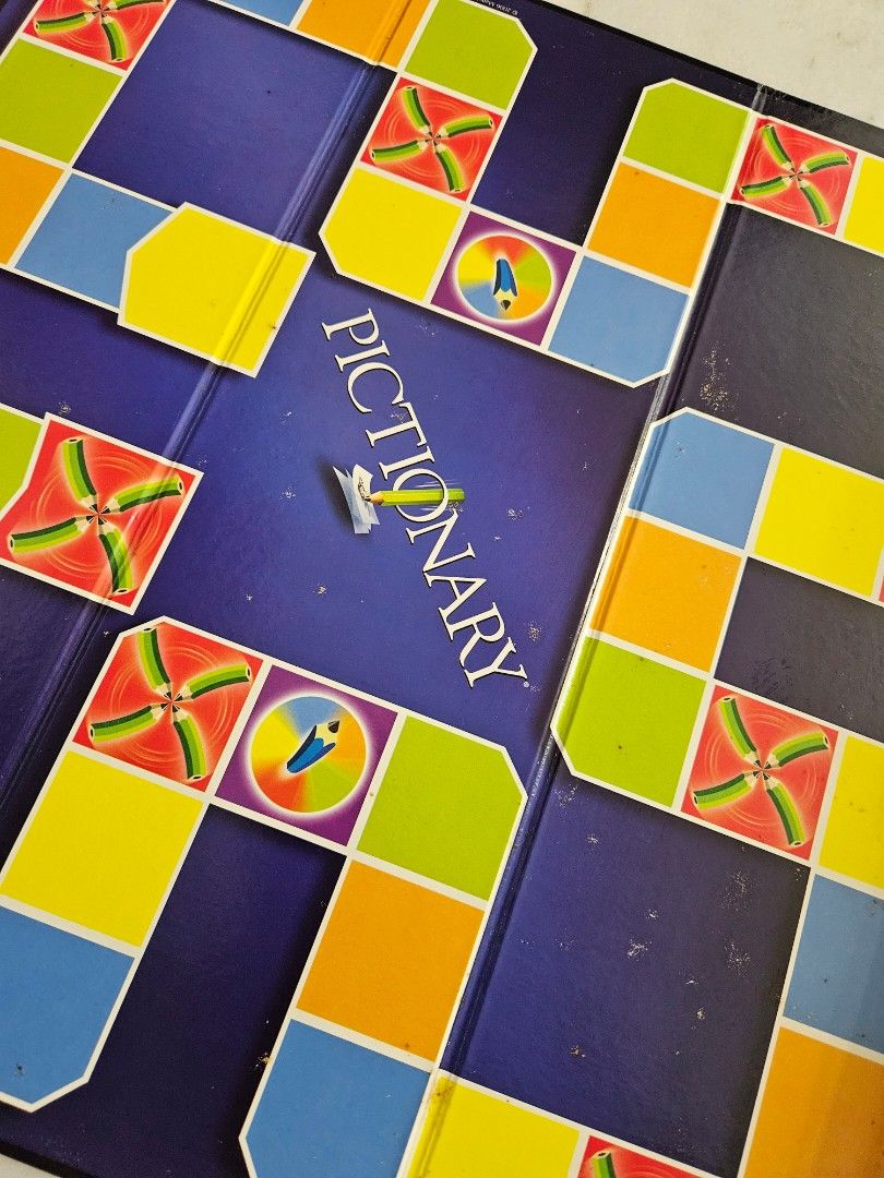 Pictionary board game, Hobbies & Toys, Toys & Games on Carousell