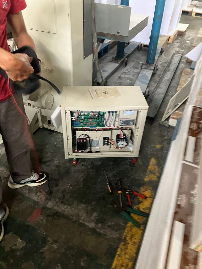 3 Phase AVR 60KVA 100KVA 250KVA 300KVA AVR 3 Phase Automatic Voltage ...