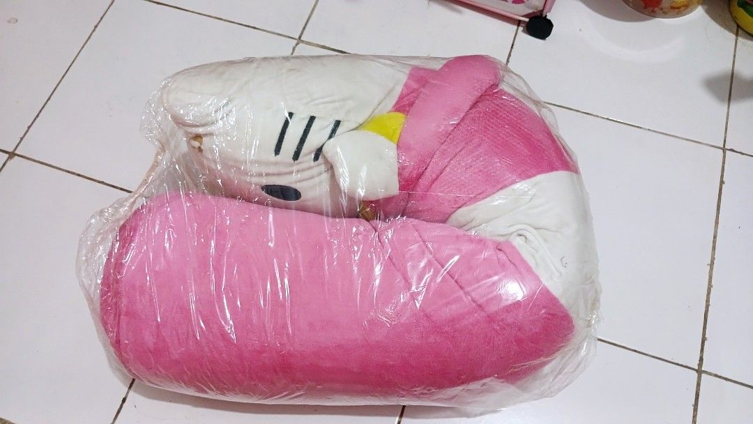 bantal guling hello kitty