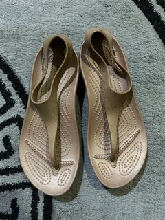 Crocs, Women's Fashion, Footwear, Flipflops and Slides on Carousell