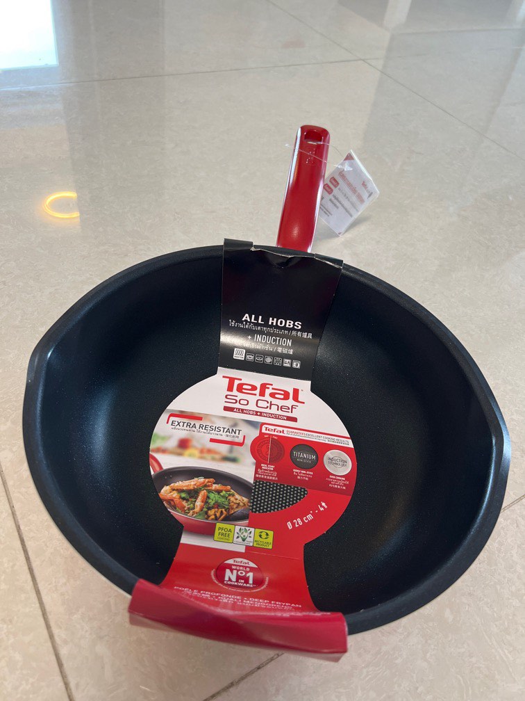 全新Tefal 28cm 易潔鑊（電磁爐適用）, 傢俬＆家居, 廚具和餐具, 炊具及配件 - Carousell