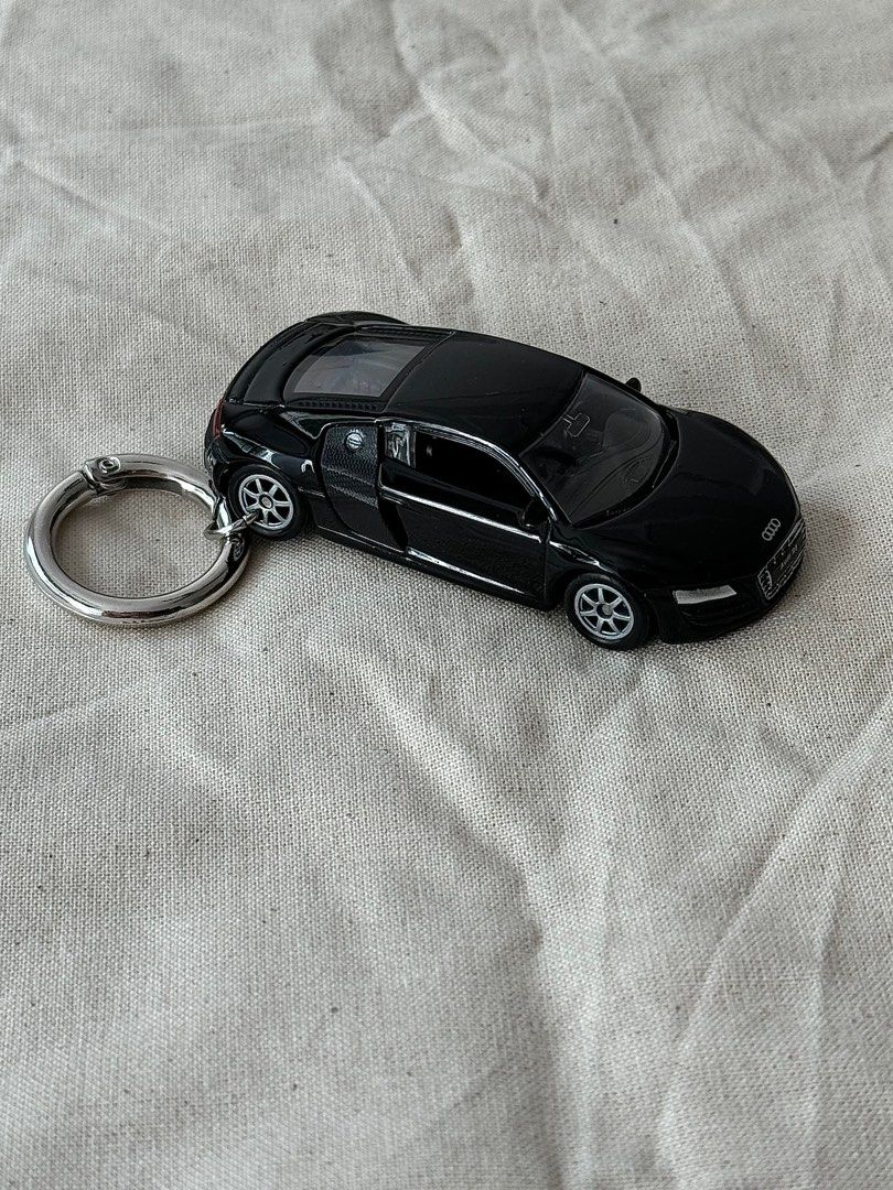 r8 keyring