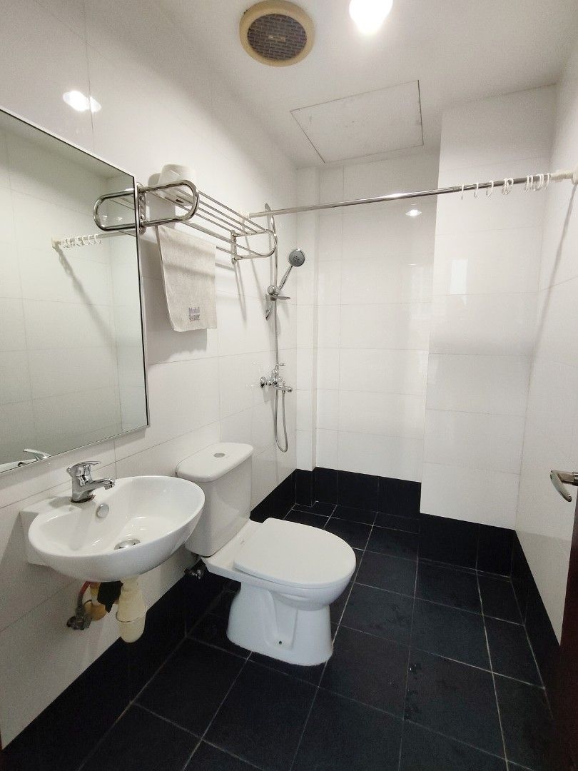 Big common room for rent. Florissa park. For 1 to 2 pax. Walking ...