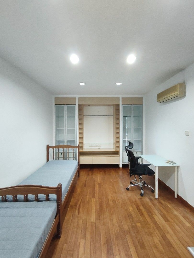 Big common room for rent. Florissa park. For 1 to 2 pax. Walking ...