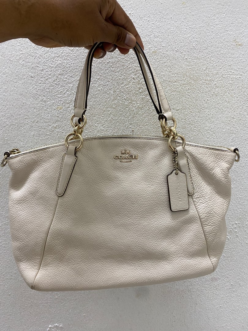 Coach handbeg authentic, Women's Fashion, Bags & Wallets, Shoulder Bags ...