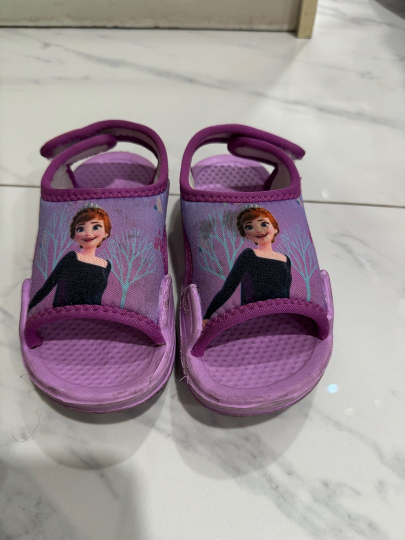 Disney sendal anak Frozen merk BATA, Bayi & Anak, Baju Anak Perempuan ...