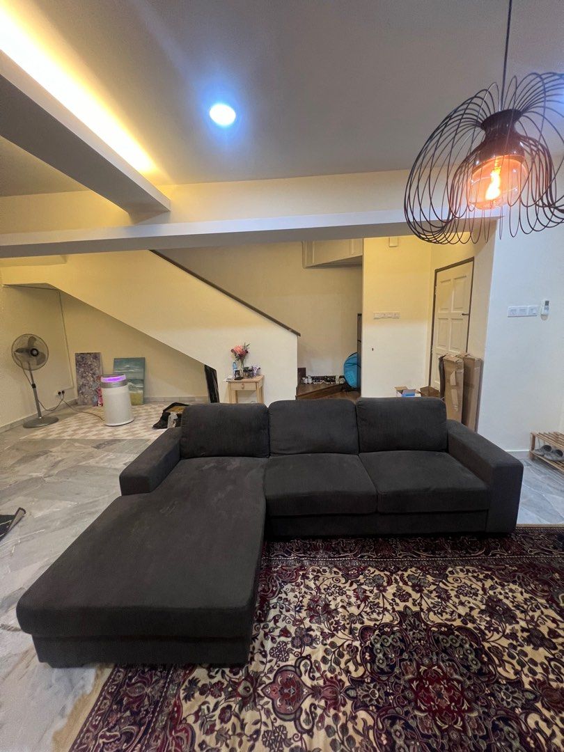 Layton 3seater L-shape-rest section on right sight when seated ...