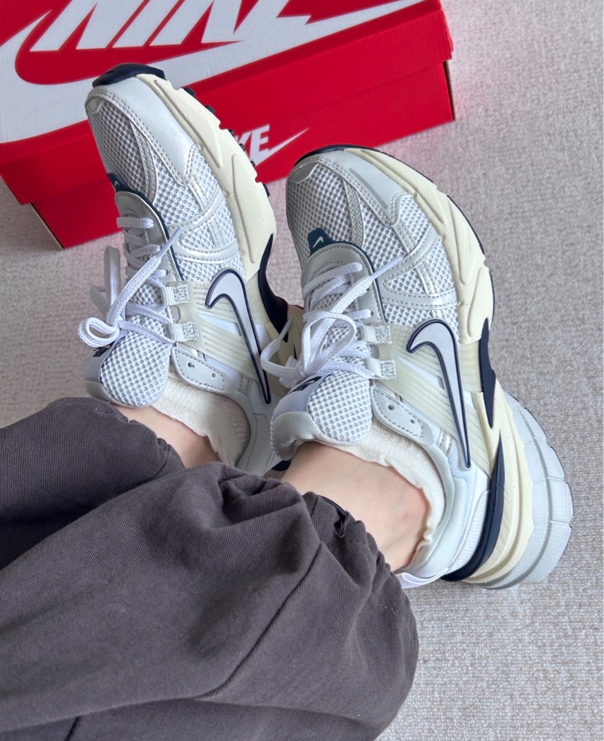 Nike V2K Run White Midnight Navy FD0736-102, 男裝, 鞋, 波鞋 - Carousell