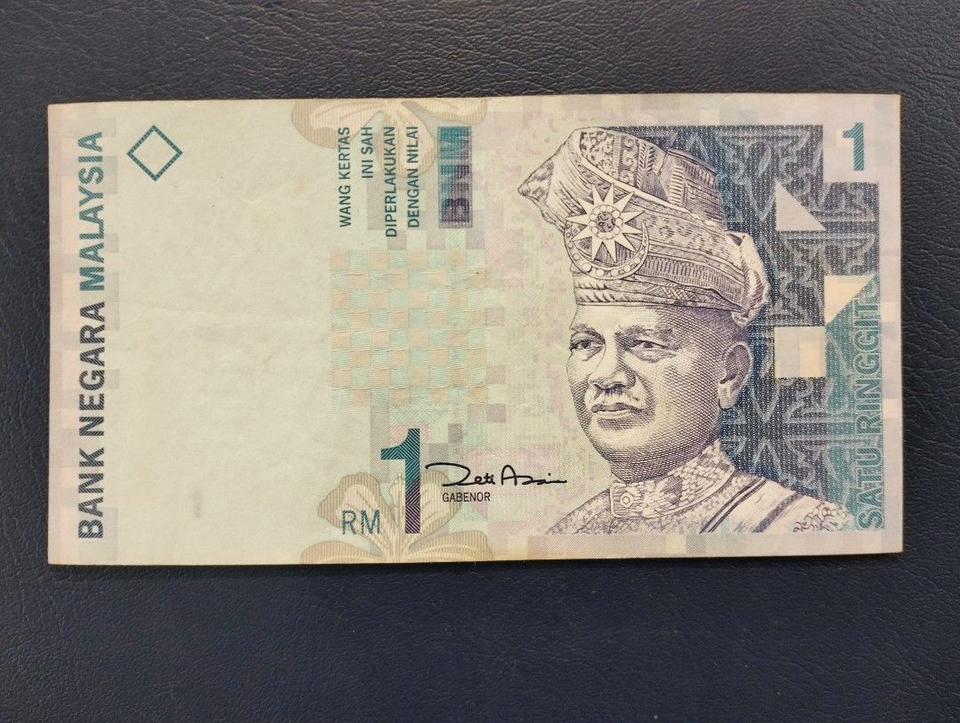 RM1 almost solid Number, Community on Carousell