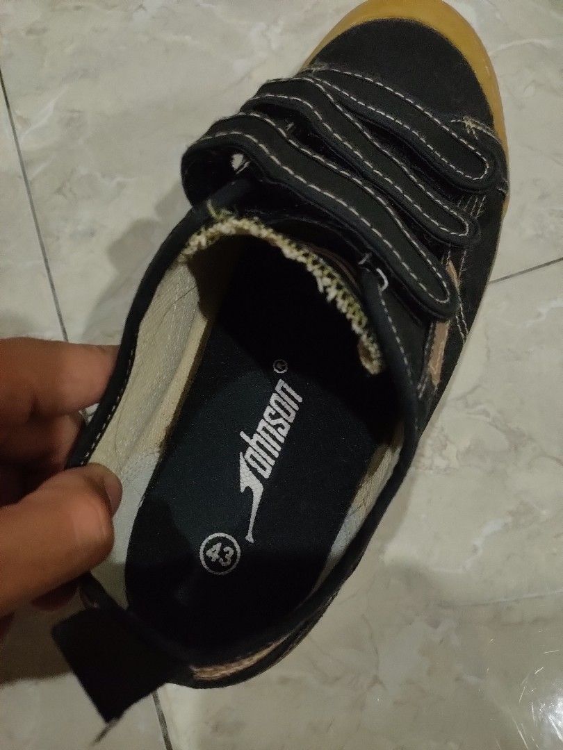 Sepatu Johnson Brand Lokal Indo, Men's Fashion, Footwear, Sneakers on ...