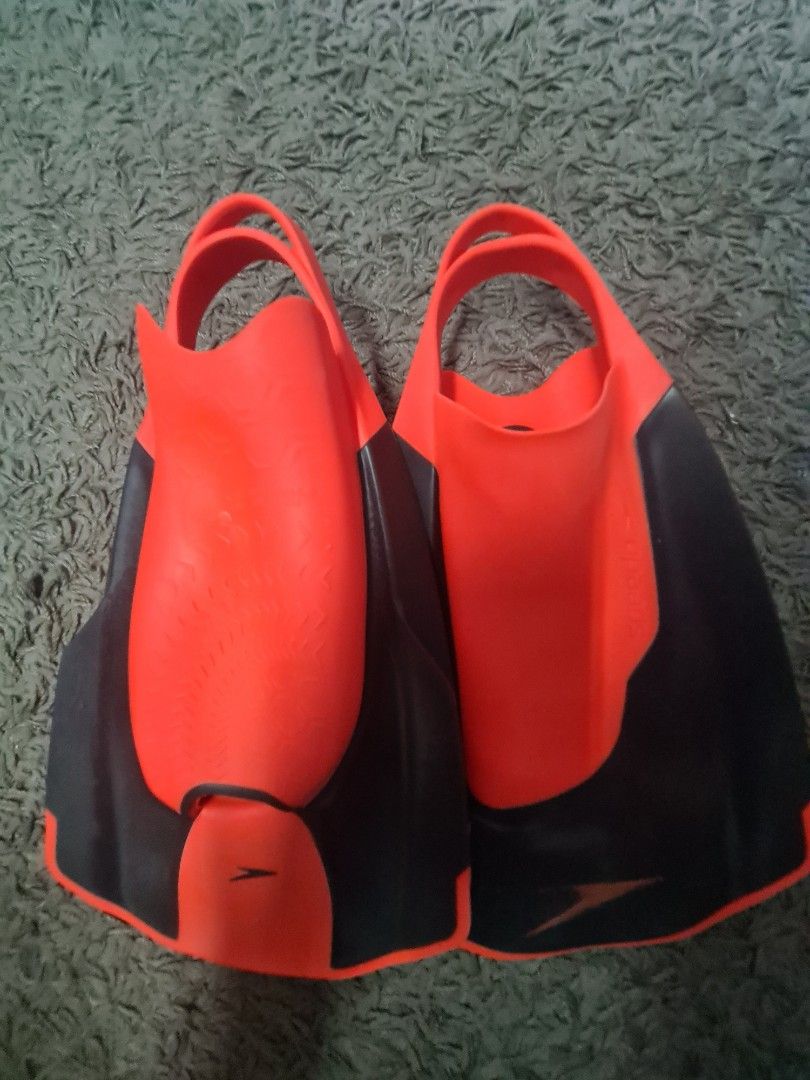 Speedo Fins, Sports Equipment, Sports & Games, Water Sports on Carousell