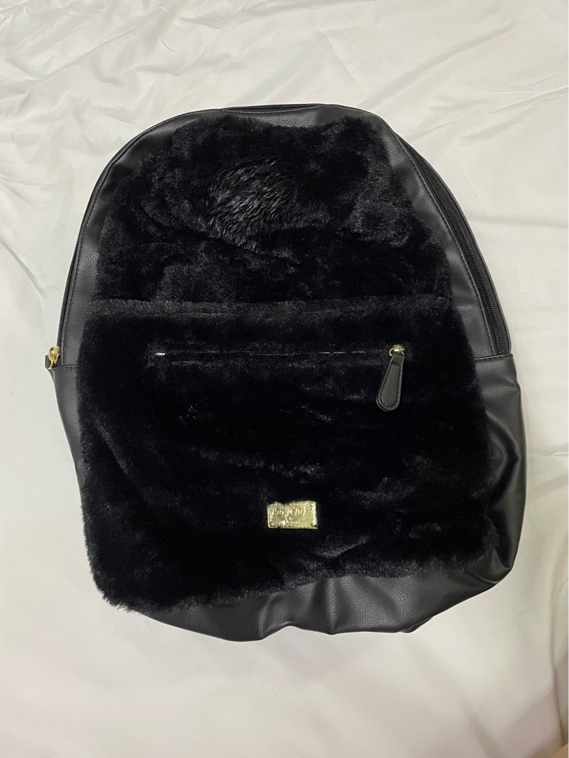 [BETTY JOHNSON] Furry backpack with built-in hood, Women's Fashion ...