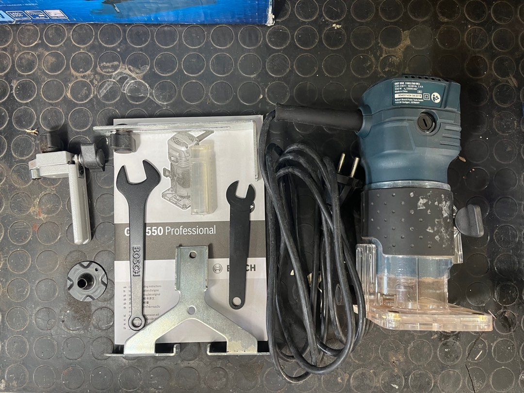 Bosch GKF 550 Router, Furniture & Home Living, Home Improvement ...