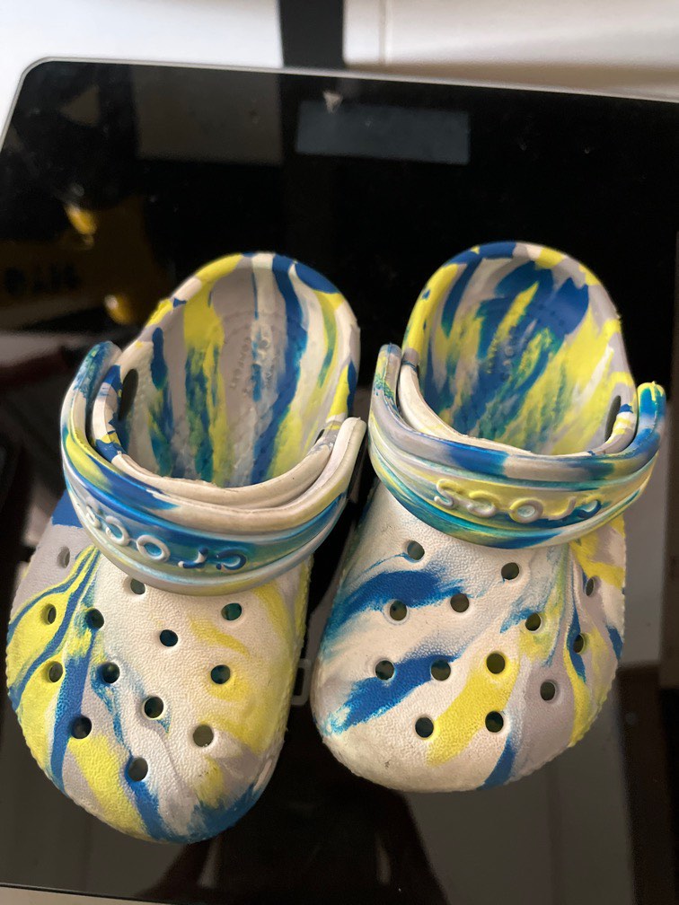 Crocs Baby, Bayi & Anak, Baju Anak Laki-laki, 1 hingga 3 tahun di Carousell