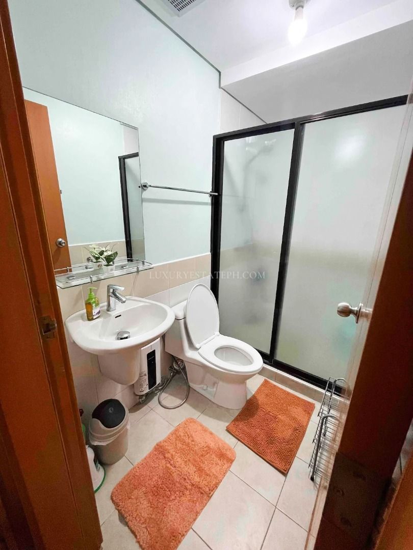 For Sale: The Trion Towers II 1-BEDROOM Condo with Parking in BGC ...