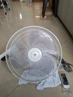 KDK Wall Fan M30CS, Furniture & Home Living, Lighting & Fans, Fans on ...