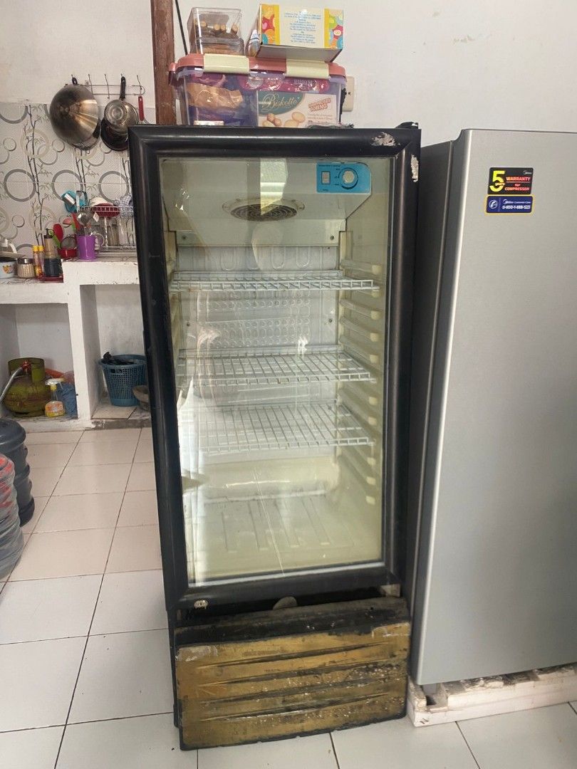 Kulkas Showcase Bekas, Elektronik, Lainnya di Carousell
