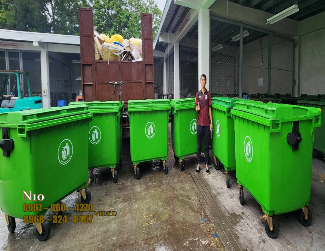 mobile trash bin 1100 liters, Furniture & Home Living, Cleaning ...