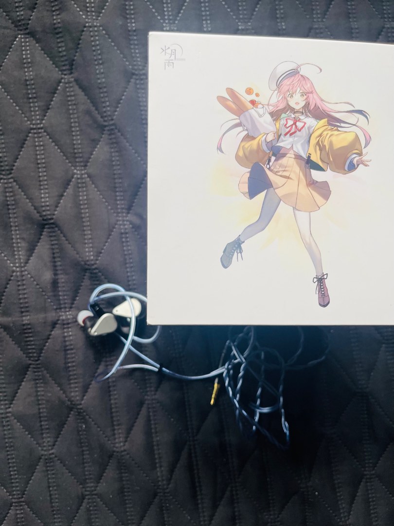 Moondrop Variations (Left earbud broken), Audio, Earphones on Carousell