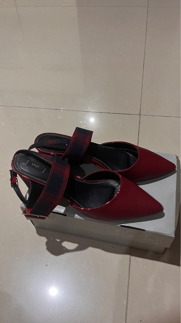 Sepatu pesta warna merah, Fesyen Wanita, Sepatu di Carousell