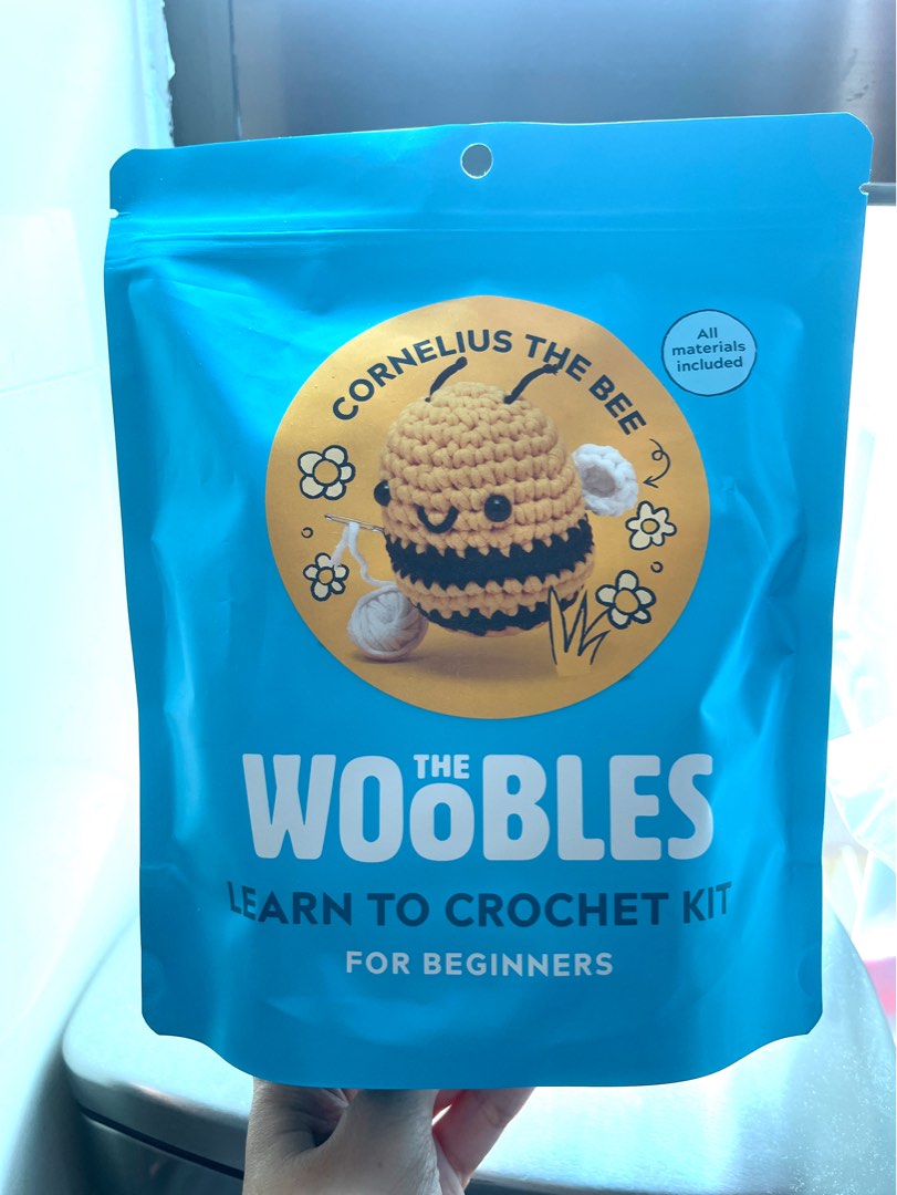 The wobbles x Learn to crochet kit for beginners bee 蜜蜂 織 鈎織, 興趣及遊戲, 手作 ...