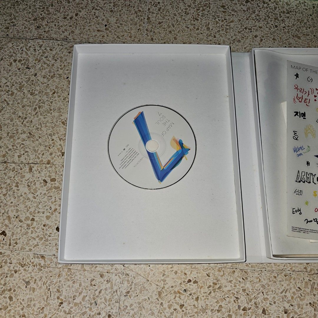 Album BTS Maps of The Soul 7 version 04, Musik & Media, CD, DVD ...