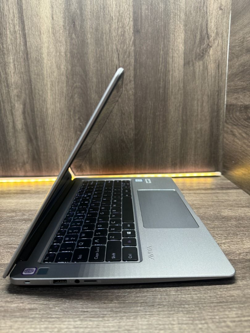 AVITA 型號：NS14A2 文書筆電/i5-8250U 8th/8GB DDR4 Ram/256GB SSD/14吋 1920*1080p ...
