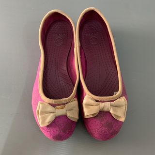 Crocs, Women's Fashion, Footwear, Flipflops and Slides on Carousell