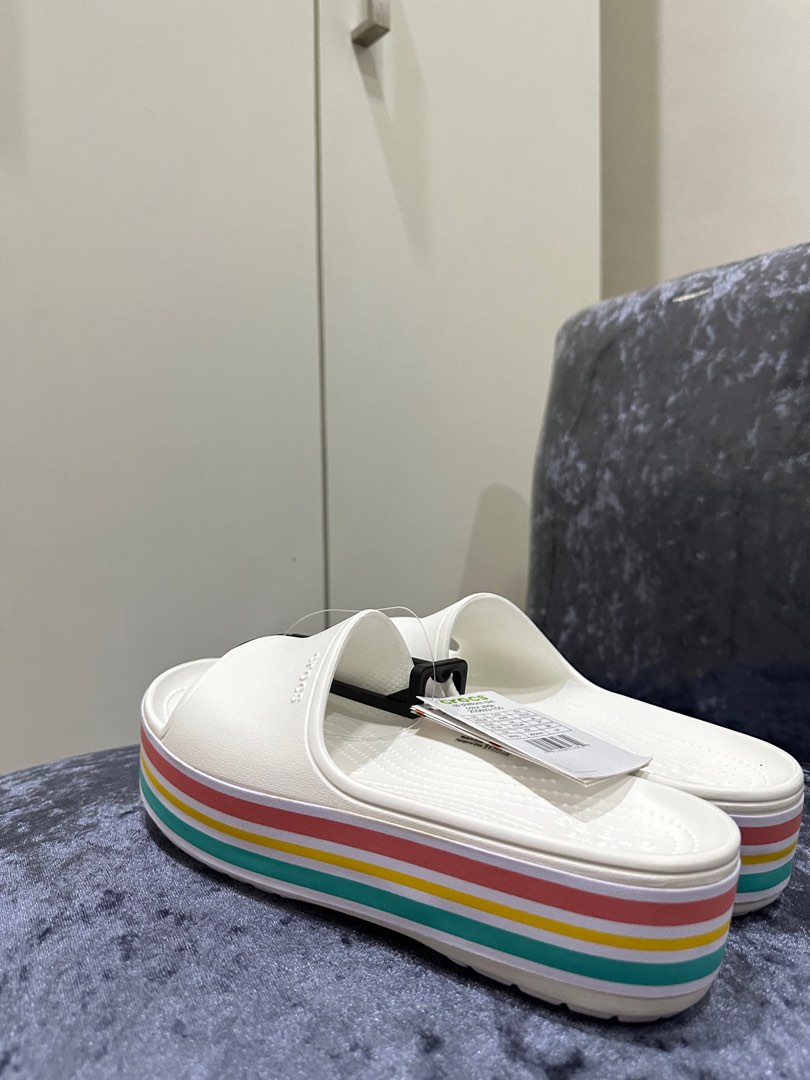 Crocs Platform Sandals, Women's Fashion, Footwear, Flats & Sandals on ...